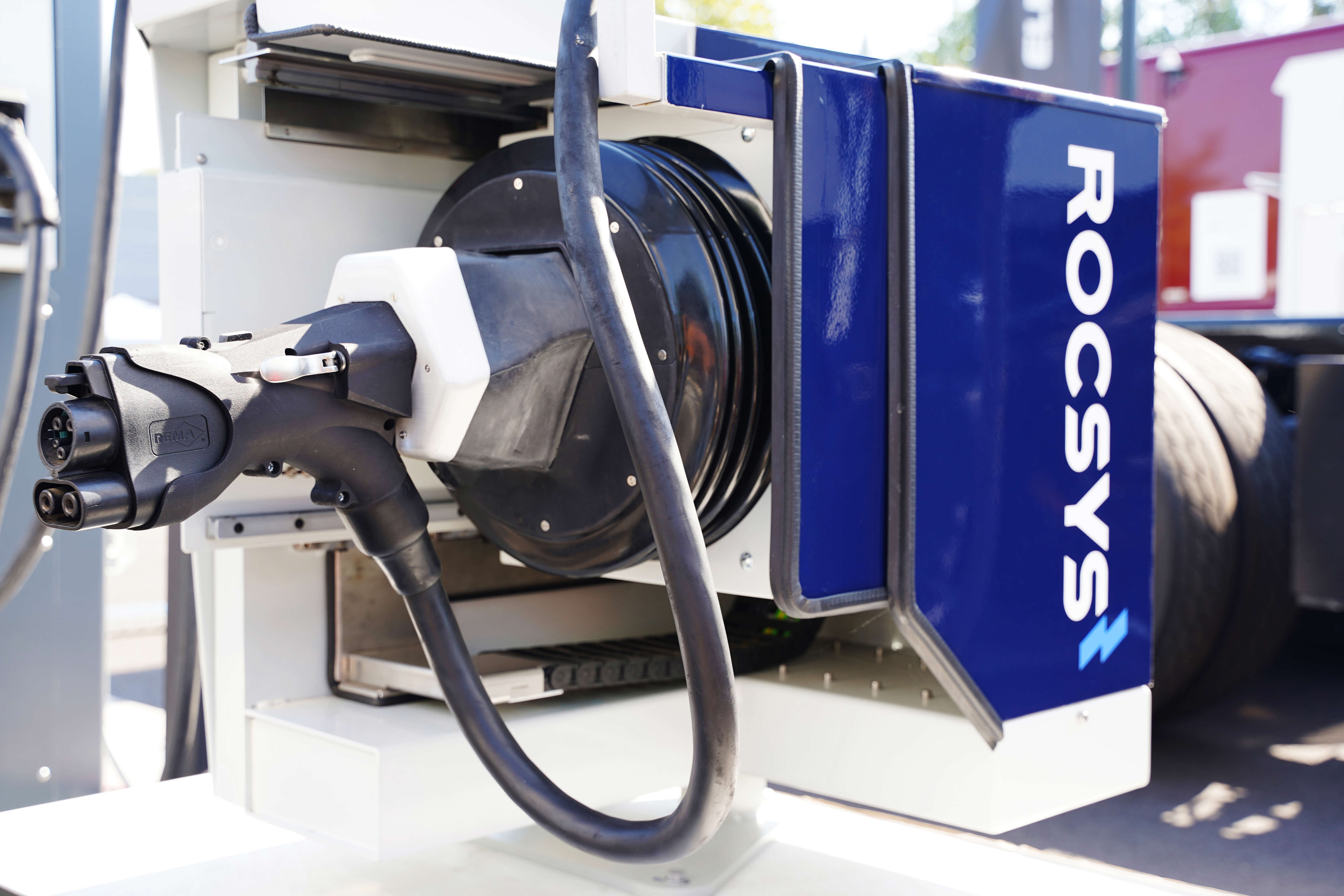 Autonomous charging of electric vehicles with robotics: How it works